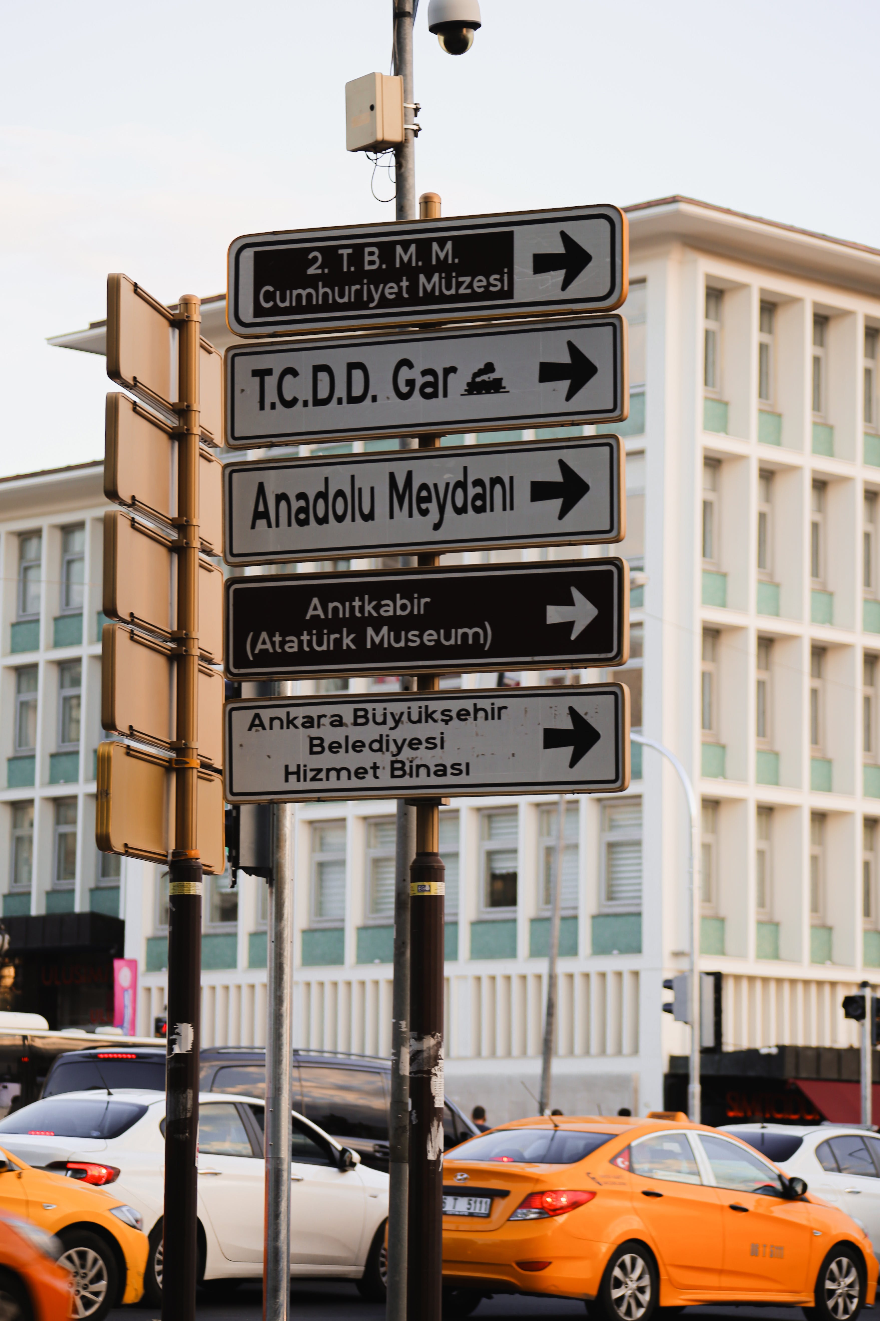 Unusual Road Signs Around the World That Will Make...