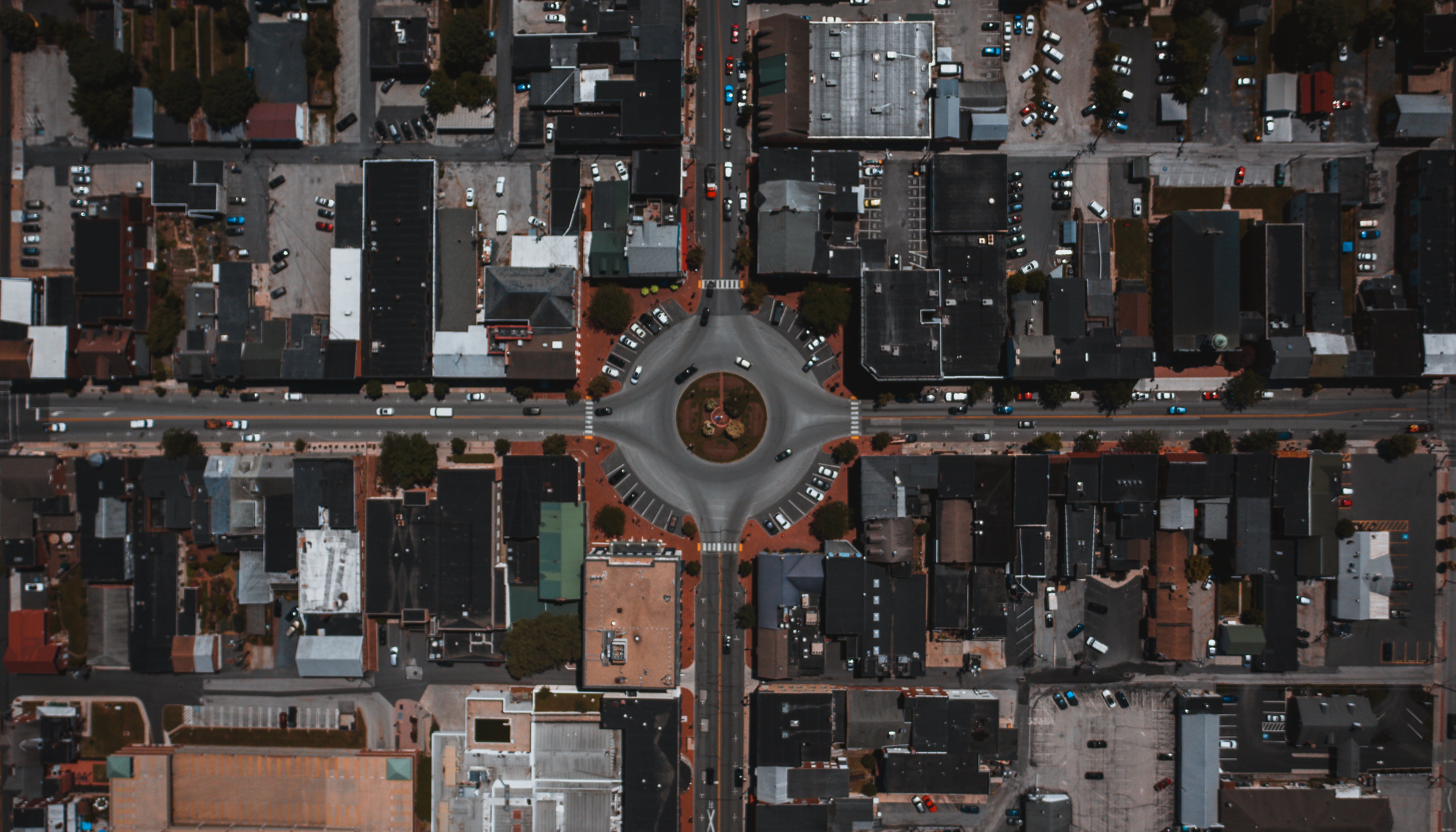 The Pros and Cons of Roundabouts: Weighing the Tra...